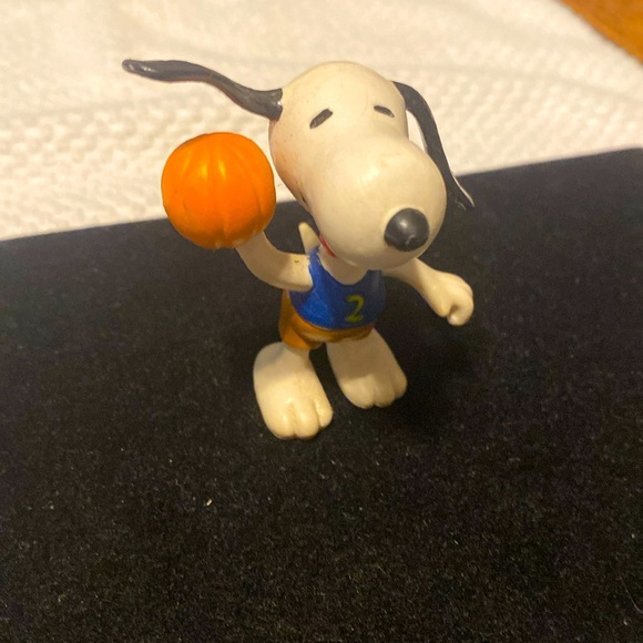 Snoopy | Other | Vintage Snoopy Basketball Figure 9581966 | Poshmark
